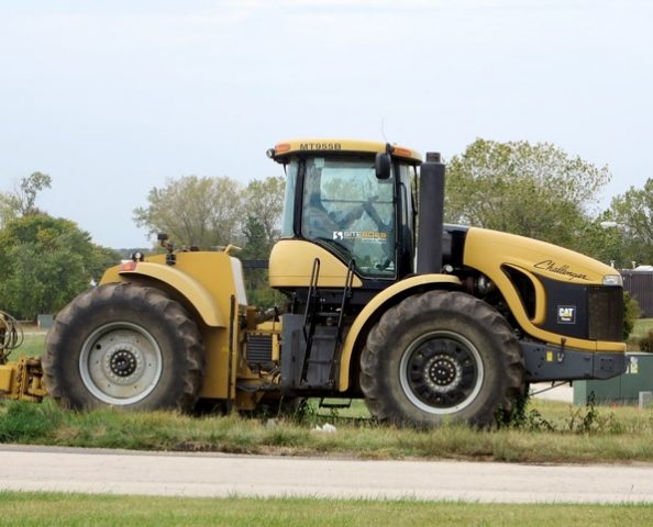 Challenger MT945B / MT955B / MT965B / MT975B Rubber Track Tractor ...